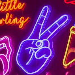 LED Neon Peace Sign in Purple +18 Colours | CUSTOM NEON™