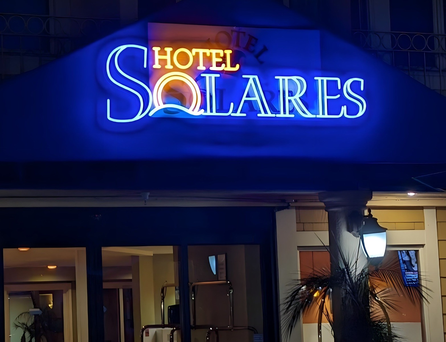 Custom Neon® Hotel Signs LED Neon Holiday Rentals & Airbnb Signs